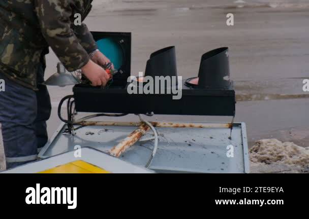 Broken traffic light Stock Videos & Footage - HD and 4K Video Clips - Alamy