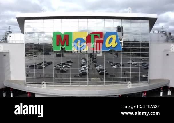 Entrance of the mega shopping center Stock Videos & Footage - HD and 4K ...
