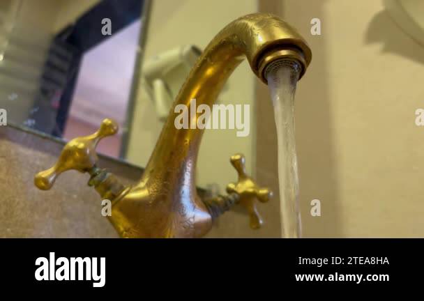 Inside a tap room Stock Videos & Footage - HD and 4K Video Clips - Alamy