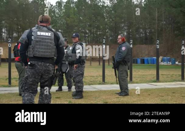 Swat team weapons Stock Videos & Footage - HD and 4K Video Clips - Alamy