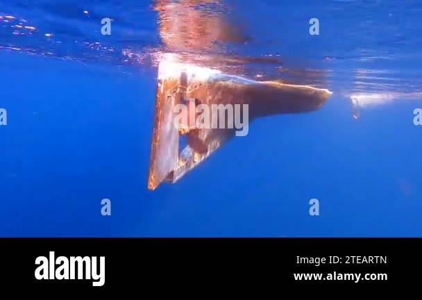 4K.The boat's underwater rudder and propeller.Marine prop engine.Rusty ...