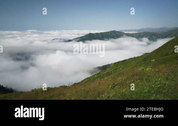 8K 7680x4320.Sea of clouds landscape from mountain at above the cloud ...