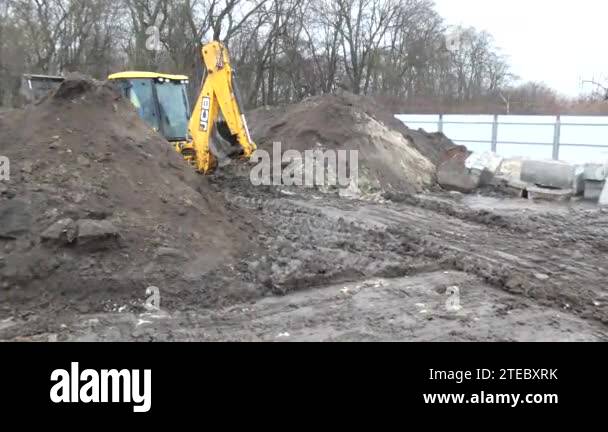 Digger cut out Stock Videos & Footage - HD and 4K Video Clips - Alamy