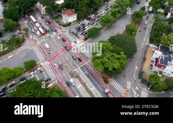 Timelapse of famous intersection between Reboucas avenue and Brazil ...