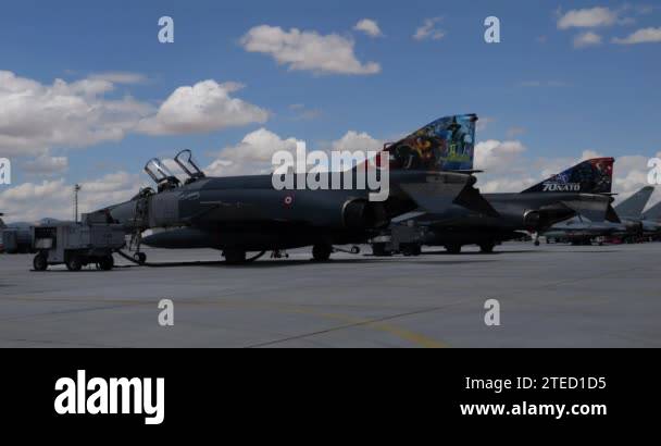 Jet tails Stock Videos & Footage - HD and 4K Video Clips - Alamy