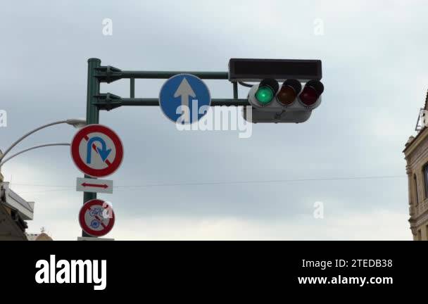 Road semaphore Stock Videos & Footage - HD and 4K Video Clips - Alamy