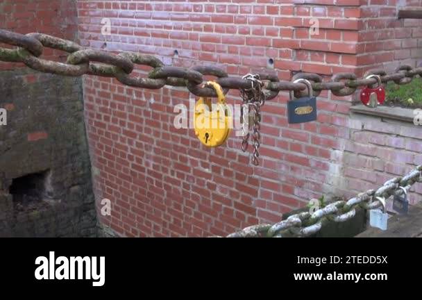 Chain bridge detail Stock Videos & Footage - HD and 4K Video Clips - Alamy