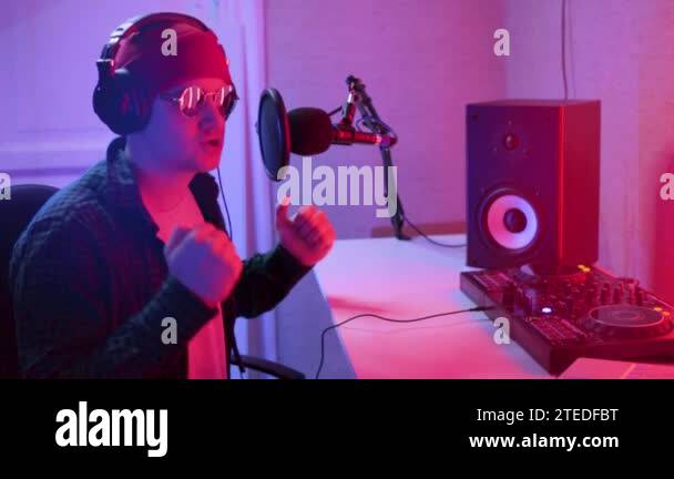 Producer rapper Stock Videos & Footage - HD and 4K Video Clips - Alamy