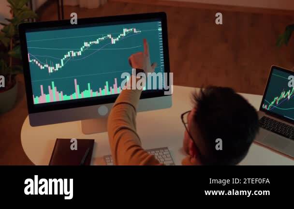 Data analyst monitor Stock Videos & Footage - HD and 4K Video Clips - Alamy