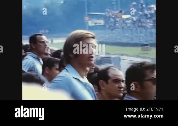 Stands formula 1 Stock Videos & Footage - HD and 4K Video Clips - Alamy