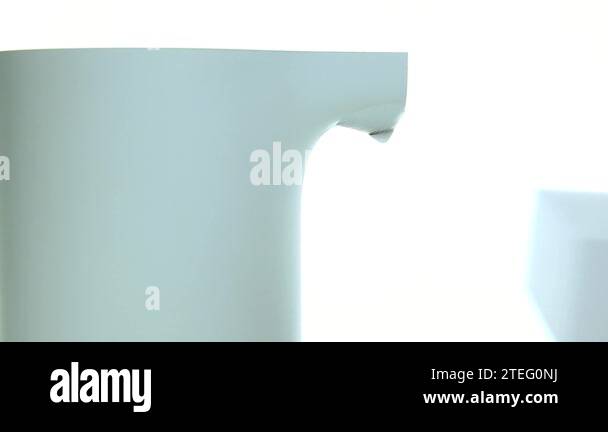Suds sponge Stock Videos & Footage - HD and 4K Video Clips - Alamy