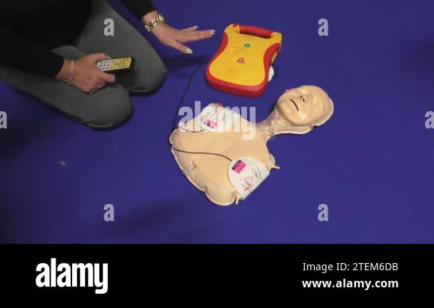 Cpr training Stock Videos & Footage - HD and 4K Video Clips - Alamy
