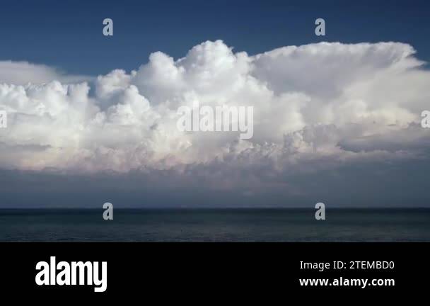 8K 7680x4320 4320p.Standard oceanic climate.Moist humid air current ...