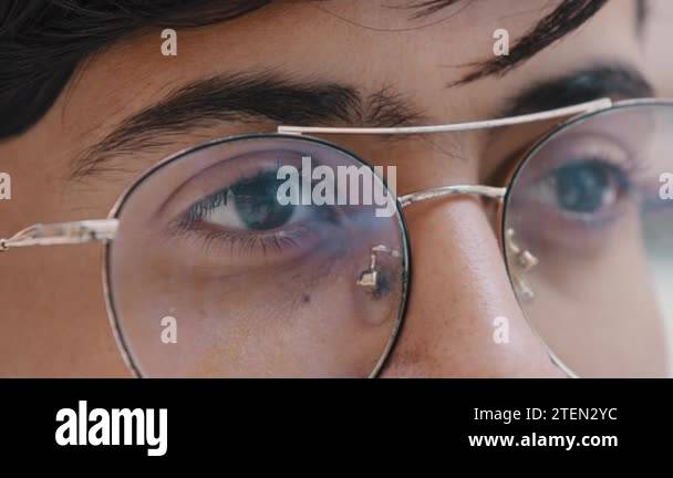 Eyesight customer Stock Videos & Footage - HD and 4K Video Clips - Alamy