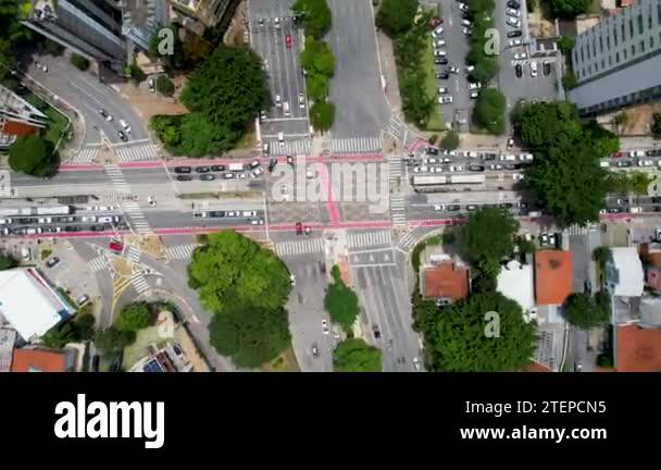 Time lapse of famous intersection between Reboucas avenue and Brazil ...