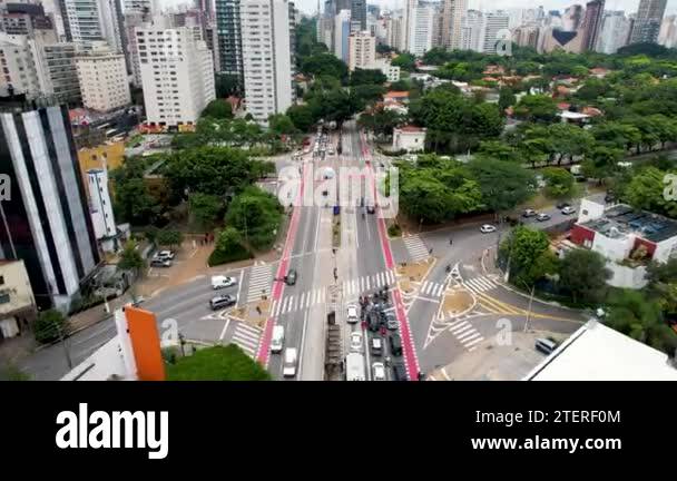 Famous intersection between Reboucas avenue and Brazil avenue at ...