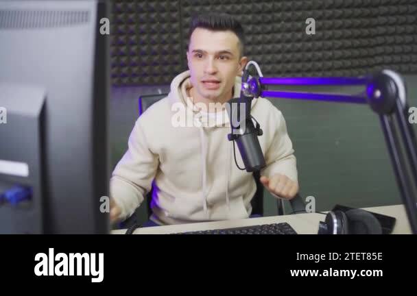 Funny radio Stock Videos & Footage - HD and 4K Video Clips - Alamy