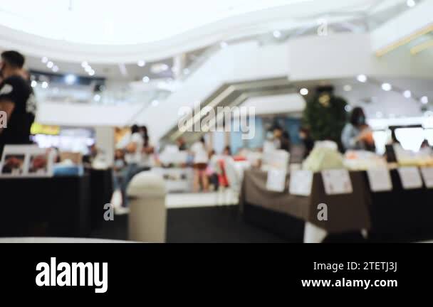 Defocus shopping mall background. Blur bokeh shopping mall background ...