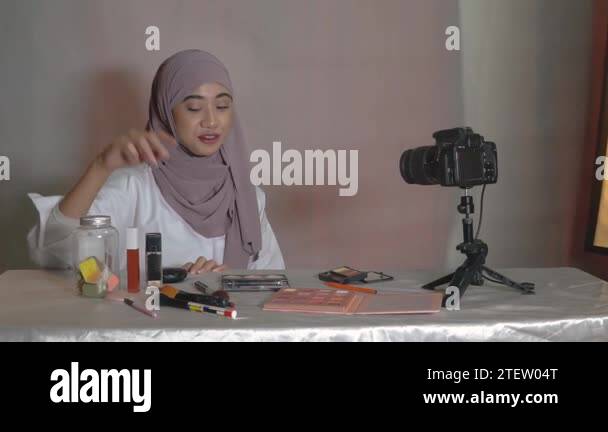 Puff cheek Stock Videos & Footage - HD and 4K Video Clips - Alamy