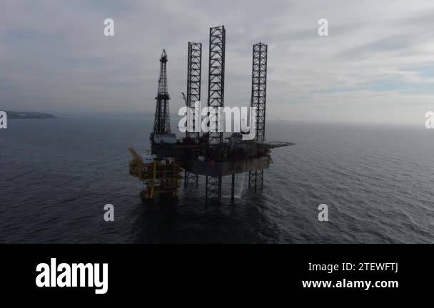 Offshore rig repair Stock Videos & Footage - HD and 4K Video Clips - Alamy