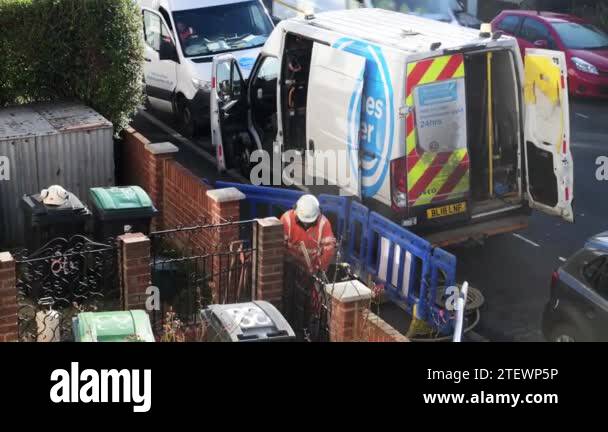 Thames water worker Stock Videos & Footage - HD and 4K Video Clips - Alamy