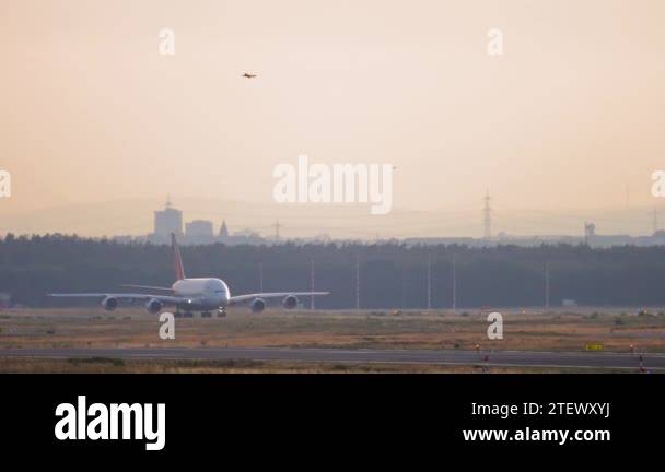 Double wing aircraft Stock Videos & Footage - HD and 4K Video Clips - Alamy