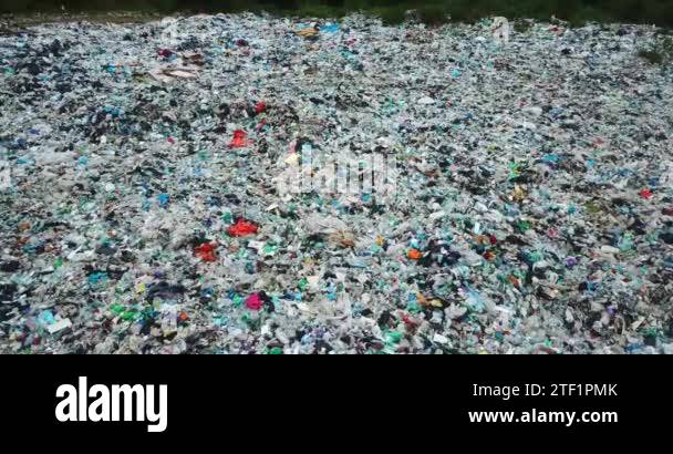 Big pile of garbage on the landfill. Landfill of unsorted waste ...