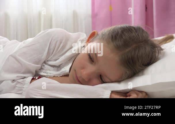Kid Wake Up, Child Fall Asleep in Bed, Sleeping Little Girl Face in Bedroom, Sleepy Children ...