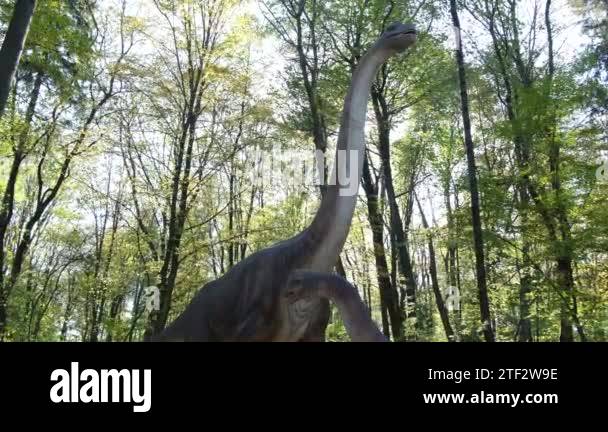 Moving models of dinosaurs, they are in the US amusement park. Jurassic ...