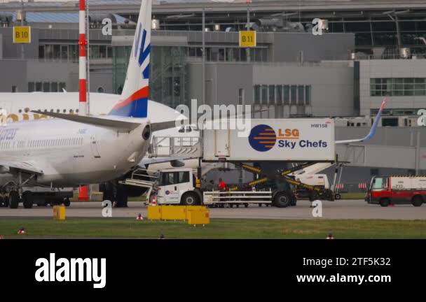 Airbus a380 engine service Stock Videos & Footage - HD and 4K Video ...