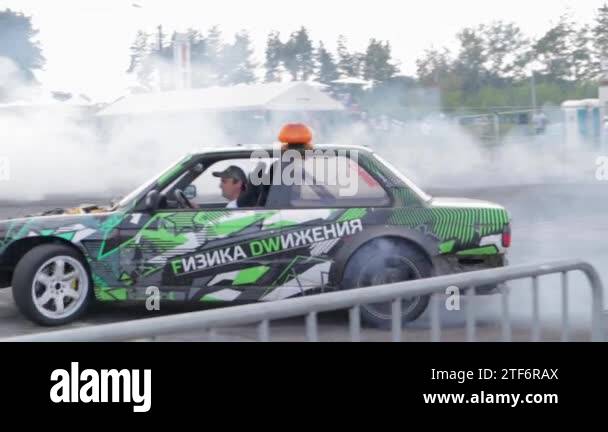 Racing physics Stock Videos & Footage - HD and 4K Video Clips - Alamy