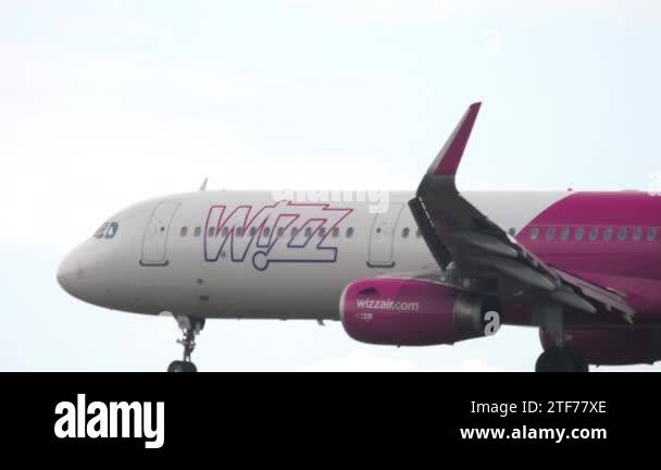 Wizz air jet Stock Videos & Footage - HD and 4K Video Clips - Alamy