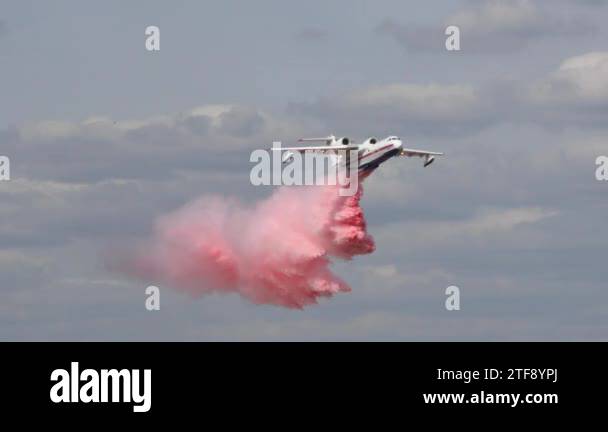 Red fire boat boats Stock Videos & Footage - HD and 4K Video Clips - Alamy