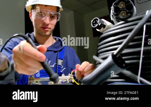 Solders in uniform Stock Videos & Footage - HD and 4K Video Clips - Alamy