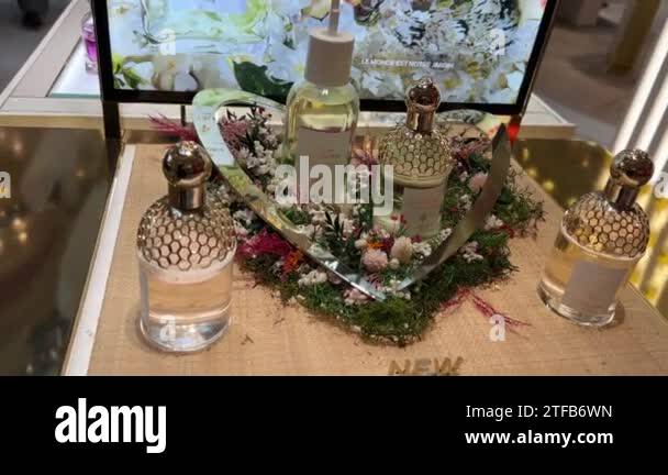 22 people lay on the Stock Videos & Footage - HD and 4K Video Clips - Alamy