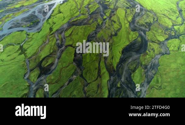 Camera tracking small creeks on Icelandic green plain, the creeks ...