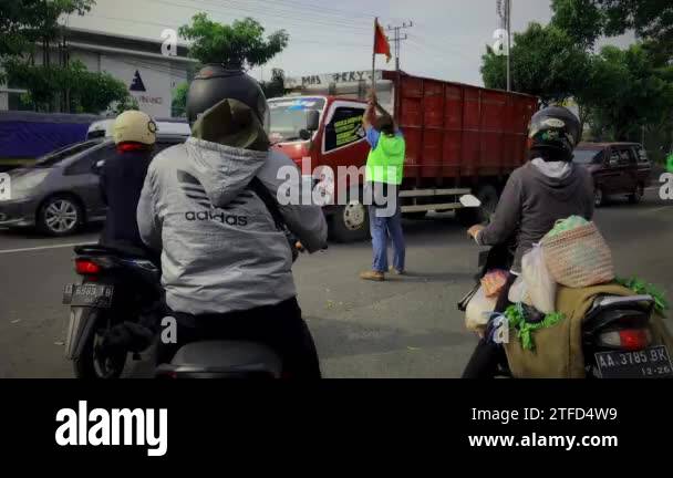 Arrange car Stock Videos & Footage - HD and 4K Video Clips - Alamy