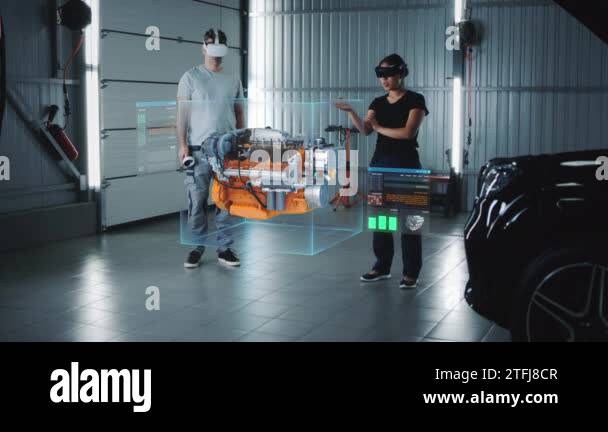 Two service manager engineers use virtual reality technology to ... Two service manager engineers use virtual reality technology to ...