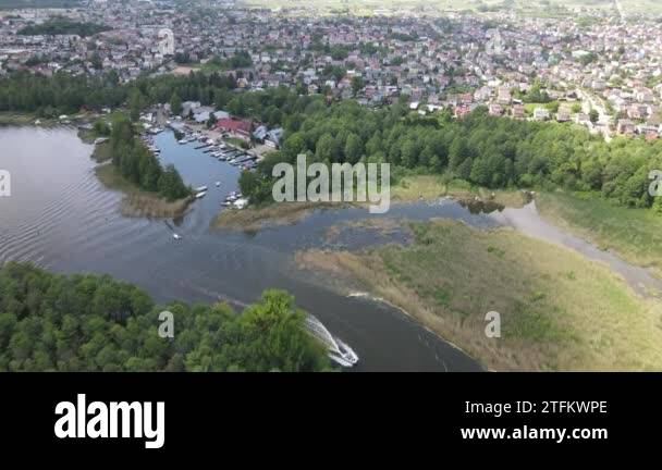 Panorama Augustowa z drona.Widok kanalu augustowskiego i plywajacych po ...