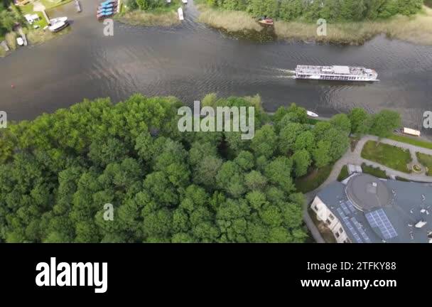 Panorama Augustowa z drona.Widok kanalu augustowskiego i plywajacych po ...