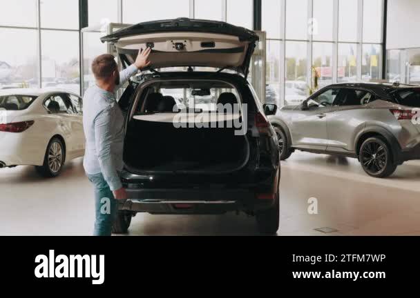 Checking car trunk Stock Videos & Footage - HD and 4K Video Clips - Alamy