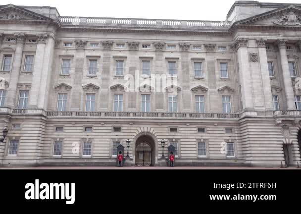 London Buckingham Palace, Armed English Guard Marching and Guarding ...