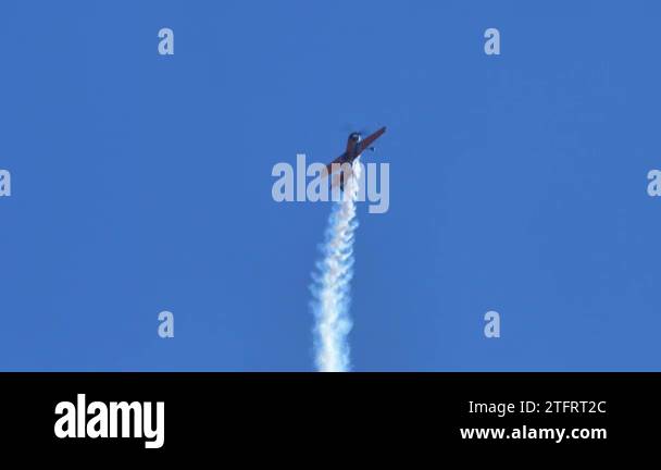 Plane loop stunt Stock Videos & Footage - HD and 4K Video Clips - Alamy