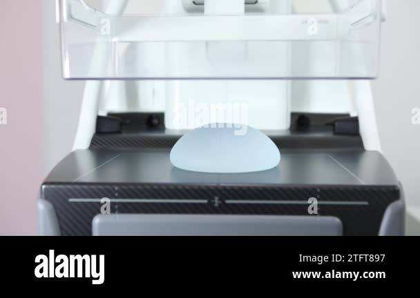 Innovative mammography. A new apparatus for examining the female breast ...