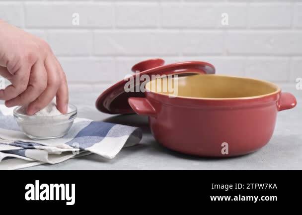 Sea salt in pot Stock Videos & Footage - HD and 4K Video Clips - Alamy