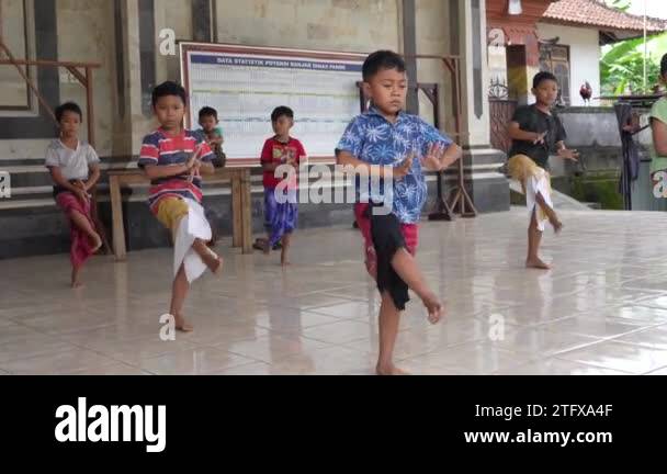 Boys dance class Stock Videos & Footage - HD and 4K Video Clips - Alamy