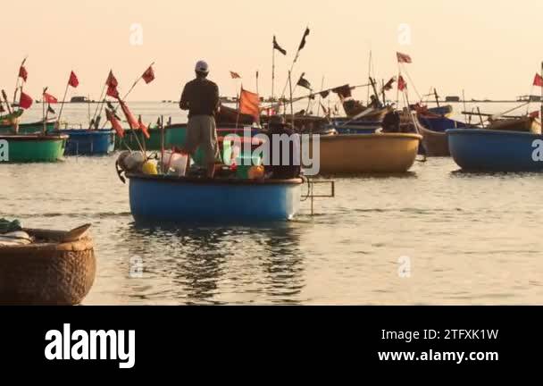 Vietnam vietnamese round boats fishing Stock Videos & Footage - HD and ...