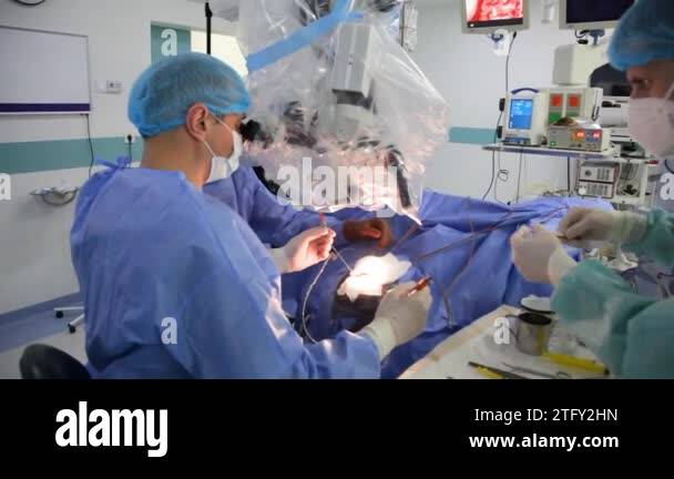 KYIV, UKRAINE - MAY 25, 2022: The neurosurgeon performs ventriculo ...