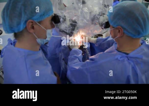 KYIV, UKRAINE - MAY 25, 2022: The neurosurgeon performs ventriculo ...