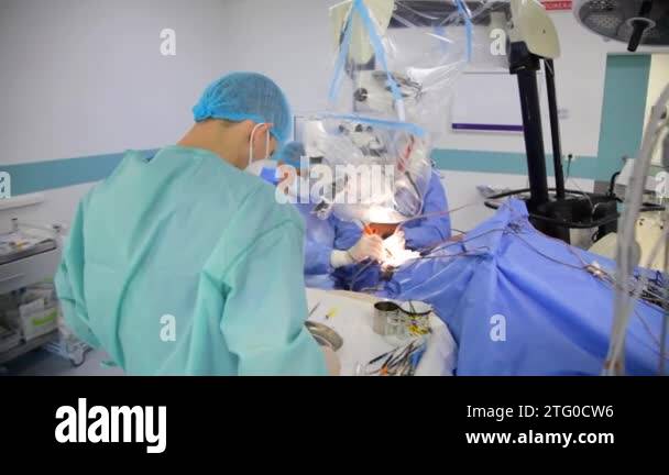 KYIV, UKRAINE - MAY 25, 2022: The neurosurgeon performs ventriculo ...